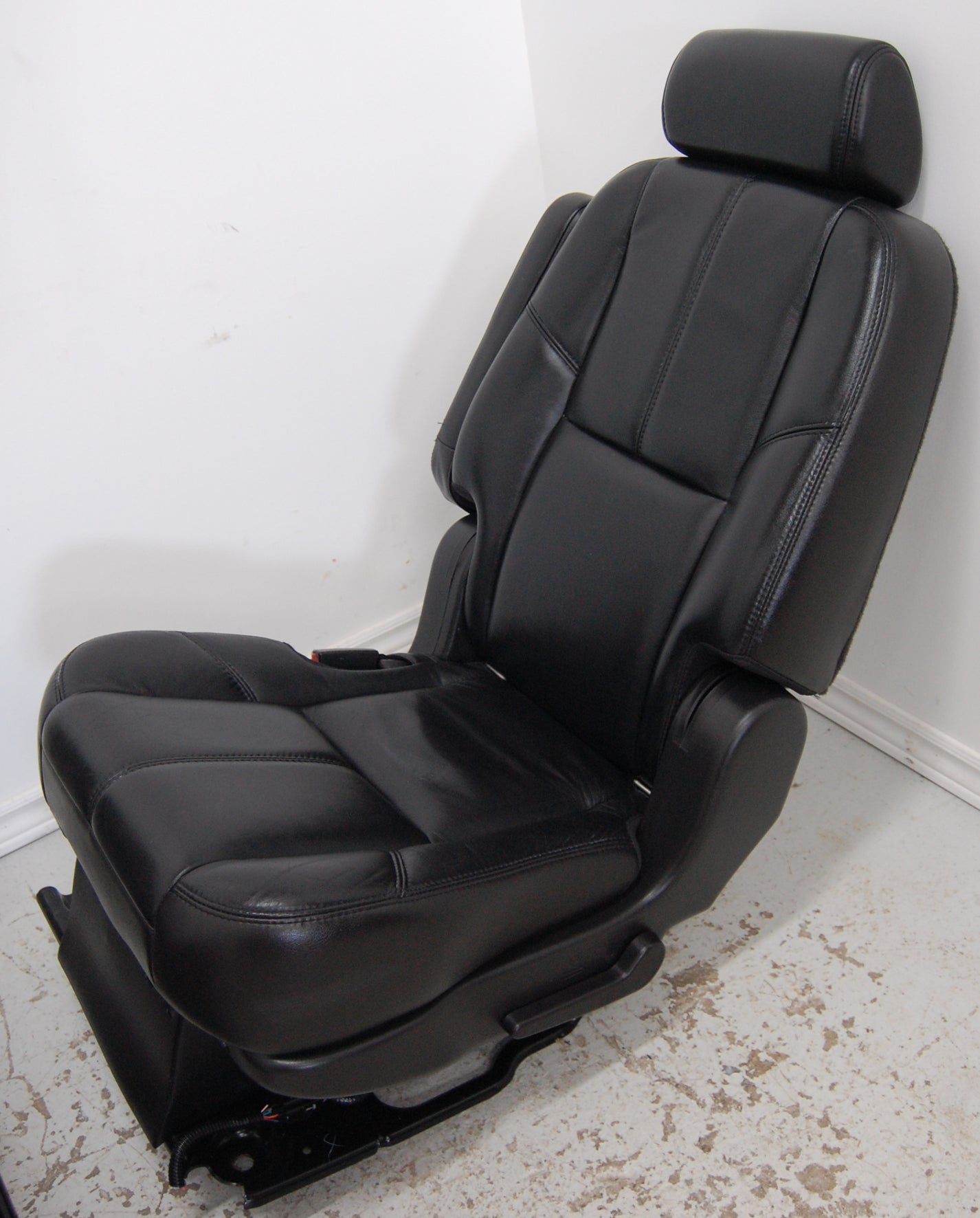 Yukon Tahoe XL 2nd Row Bucket Seats Suburban Escalade ESV Captain Chai ...